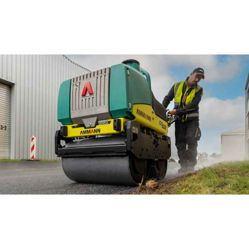 Location ROULEAU À GUIDAGE MANUEL AMMANN ARW 65